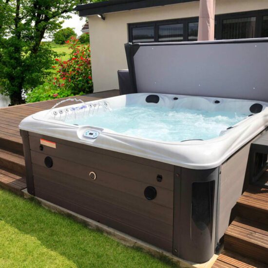 Choosing the Right Square Hot Tub: Benefits & Tips | GFD Homes